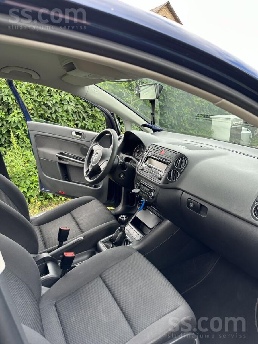 Blue Volkswagen Golf Plus 2009 in Riga, with an engine capacity of 2.00 L and mileage of 296 thousand km for 1850 €, photo 11 on AUTOMOTO.COM.LV
