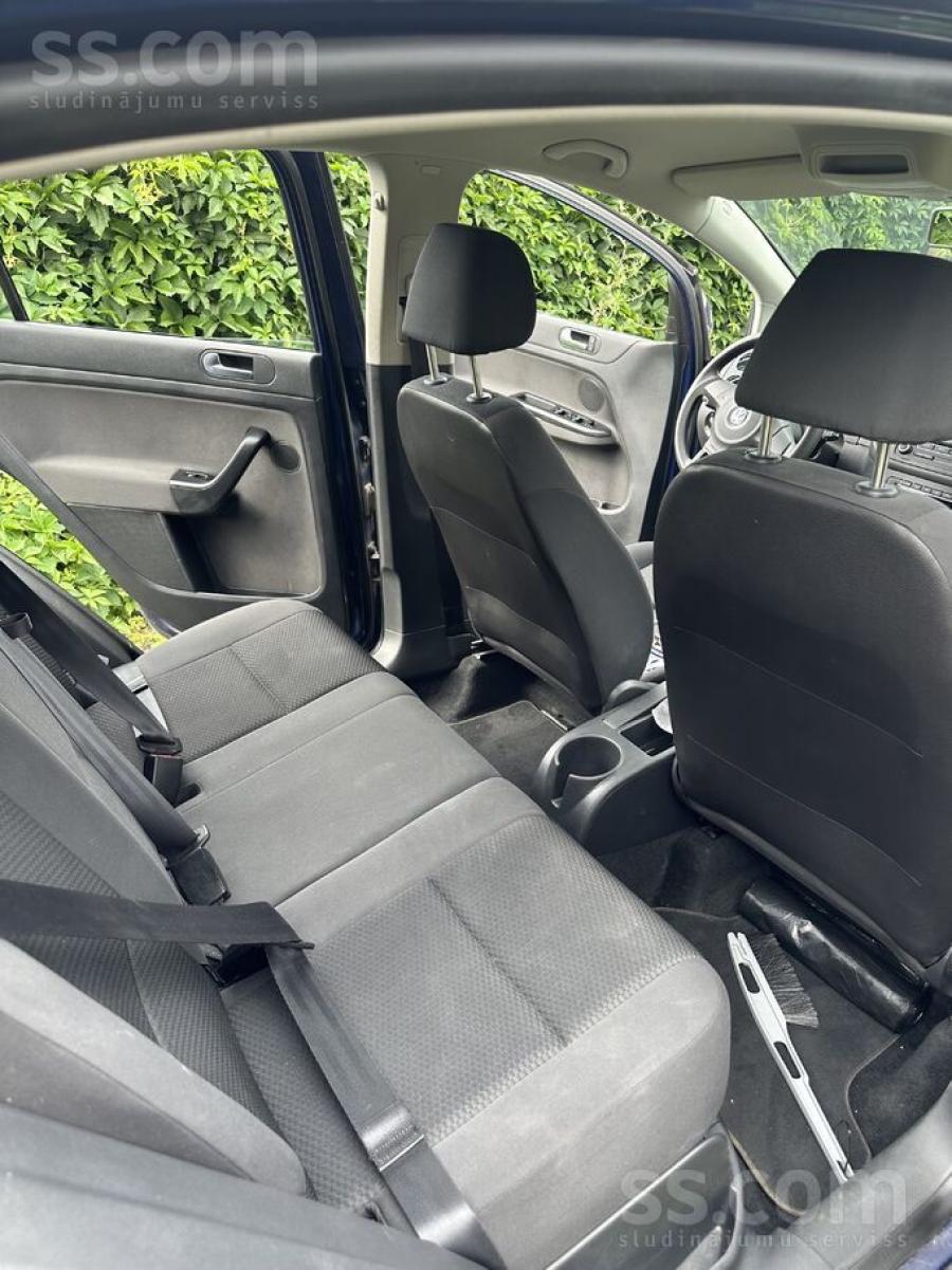 Blue Volkswagen Golf Plus 2009 in Riga, with an engine capacity of 2.00 L and mileage of 296 thousand km for 1850 €, photo 12 on AUTOMOTO.COM.LV