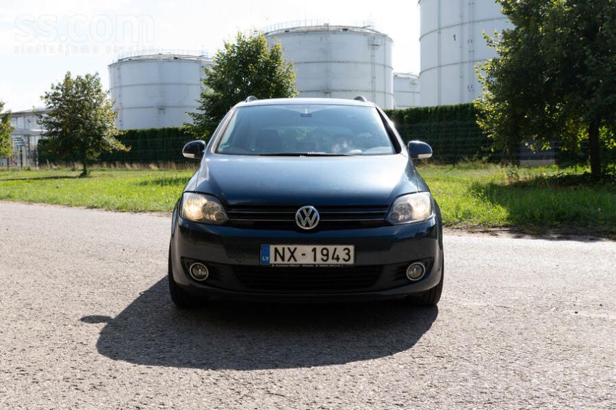 Blue Volkswagen Golf Plus 2009 in Riga, with an engine capacity of 1.40 L and mileage of 0 thousand km for 3500 €, photo 1 on AUTOMOTO.COM.LV
