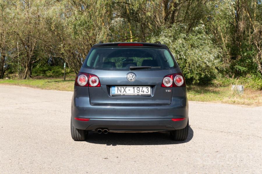 Blue Volkswagen Golf Plus 2009 in Riga, with an engine capacity of 1.40 L and mileage of 0 thousand km for 3500 €, photo 3 on AUTOMOTO.COM.LV