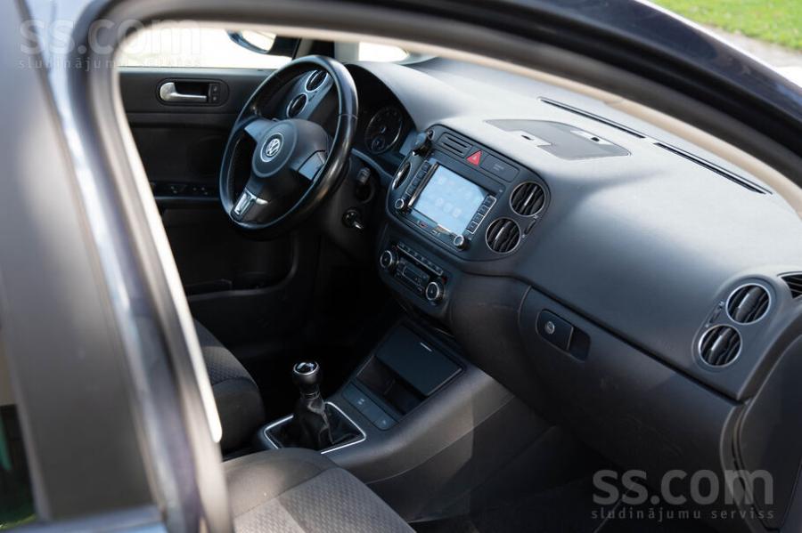 Blue Volkswagen Golf Plus 2009 in Riga, with an engine capacity of 1.40 L and mileage of 0 thousand km for 3500 €, photo 10 on AUTOMOTO.COM.LV