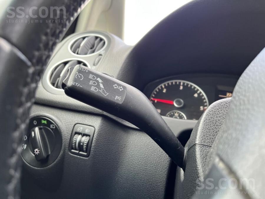 Blue Volkswagen Golf Plus 2009 in Kuldiga, with an engine capacity of 2.00 L and mileage of 304 thousand km for 3150 €, photo 8 on AUTOMOTO.COM.LV