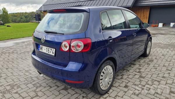 Zils Volkswagen Golf Plus 2009 Gulbene, ar dzinēja tilpumu 2.00 L un nobraukumu 294 tūkst. km par 3290 €, foto 4 vietnē AUTOMOTO.COM.LV