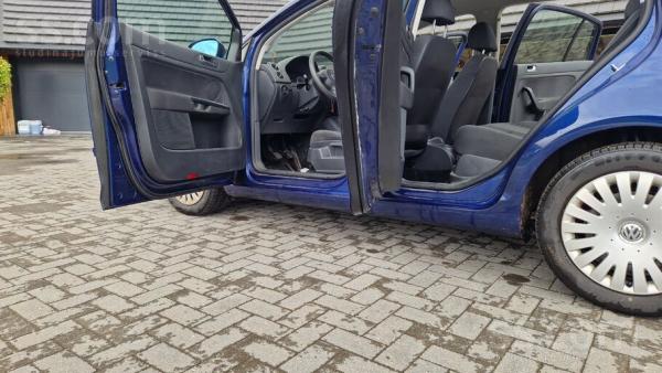 Zils Volkswagen Golf Plus 2009 Gulbene, ar dzinēja tilpumu 2.00 L un nobraukumu 294 tūkst. km par 3290 €, foto 11 vietnē AUTOMOTO.COM.LV