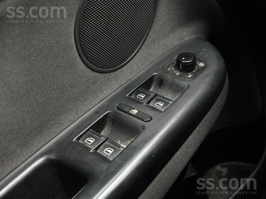 Zils Volkswagen Golf Plus 2009 Jelgava, ar dzinēja tilpumu 2.00 L un nobraukumu 0 tūkst. km par 2990 €, foto 29 vietnē AUTOMOTO.COM.LV