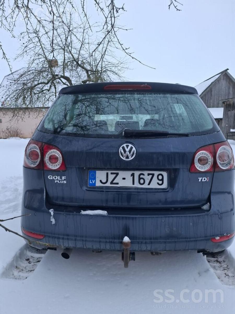 Zils Volkswagen Golf Plus 2010 Tukums, ar dzinēja tilpumu 1.60 L un nobraukumu 240 tūkst. km par 1500 €, foto 2 vietnē AUTOMOTO.COM.LV
