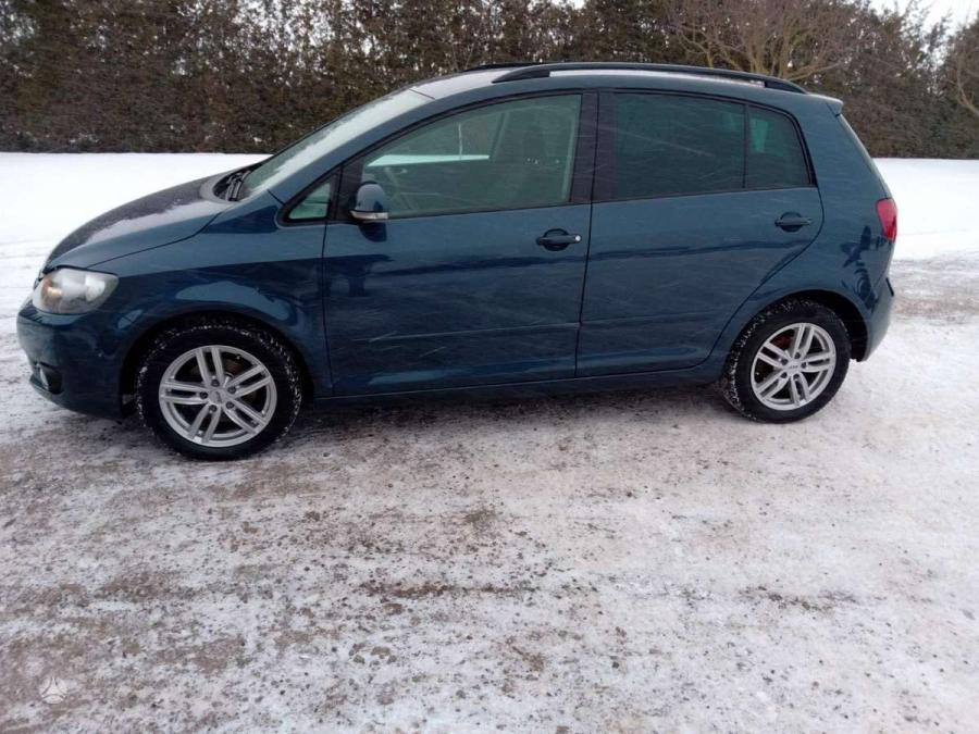 Zils Volkswagen Golf Plus 2010 Marijampole, ar dzinēja tilpumu 1.20 L un nobraukumu 200 tūkst. km par 3500 €, foto 3 vietnē AUTOMOTO.COM.LV