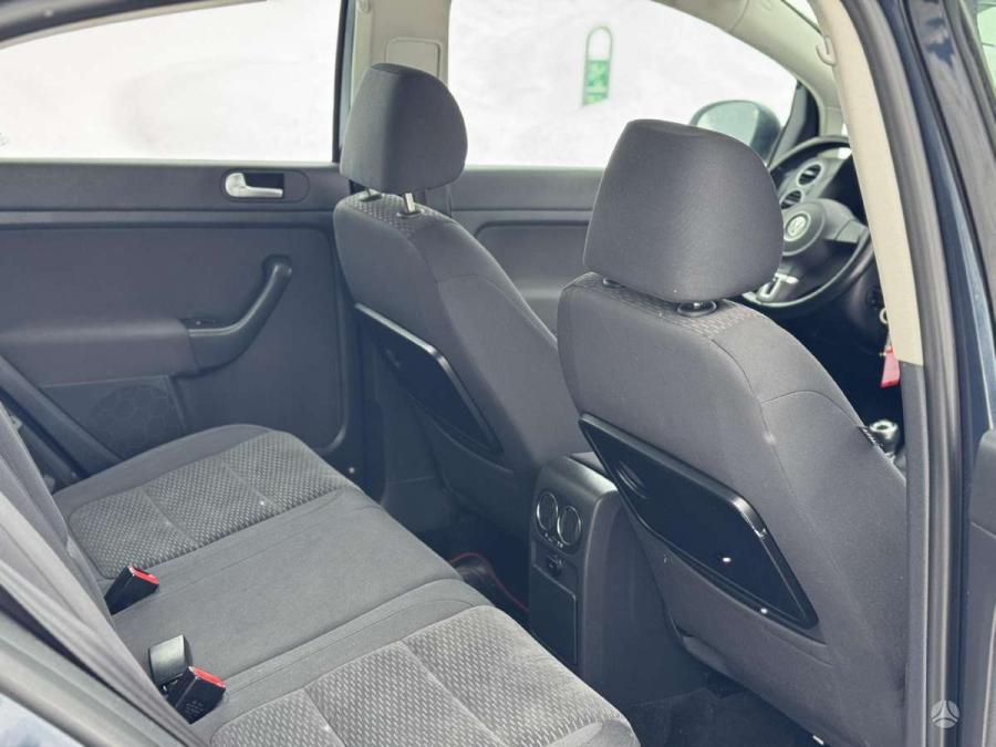 Zils Volkswagen Golf Plus 2010 Viļņa, ar dzinēja tilpumu 1.39 L un nobraukumu 159 tūkst. km par 3400 €, foto 13 vietnē AUTOMOTO.COM.LV