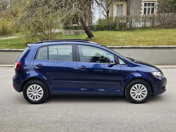 Zils Volkswagen Golf Plus 2010 Jēkabpils, ar dzinēja tilpumu 1.60 L un nobraukumu 264 tūkst. km par 4690 €, foto 6 vietnē AUTOMOTO.COM.LV