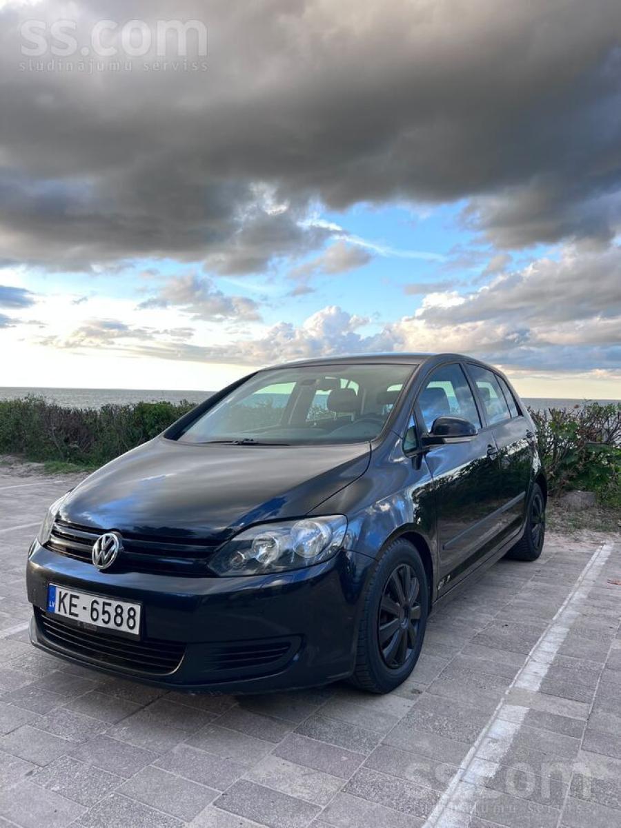 Blue Volkswagen Golf Plus 2010 in Tukums, with an engine capacity of 1.60 L and mileage of 257 thousand km for 2700 €, photo 3 on AUTOMOTO.COM.LV