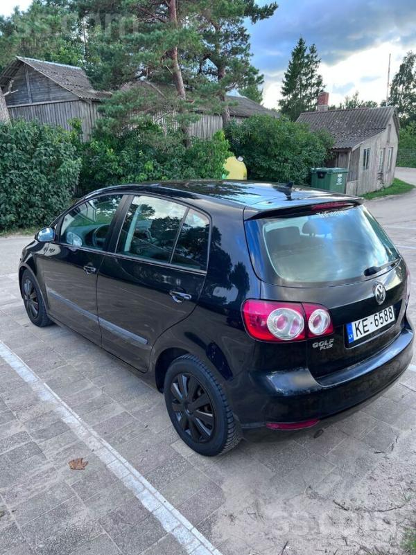 Zils Volkswagen Golf Plus 2010 Tukums, ar dzinēja tilpumu 1.60 L un nobraukumu 257 tūkst. km par 2700 €, foto 3 vietnē AUTOMOTO.COM.LV