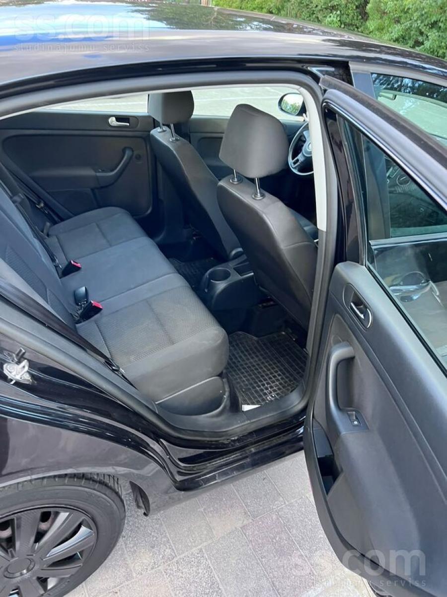 Blue Volkswagen Golf Plus 2010 in Tukums, with an engine capacity of 1.60 L and mileage of 257 thousand km for 2700 €, photo 9 on AUTOMOTO.COM.LV