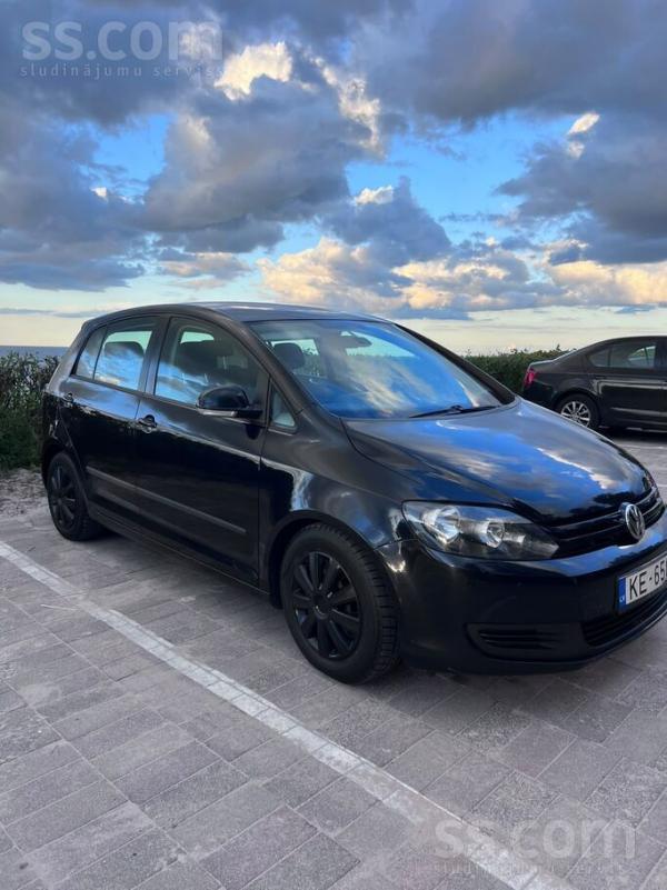Blue Volkswagen Golf Plus 2010 in Tukums, with an engine capacity of 1.60 L and mileage of 257 thousand km for 2700 €, photo 1 on AUTOMOTO.COM.LV