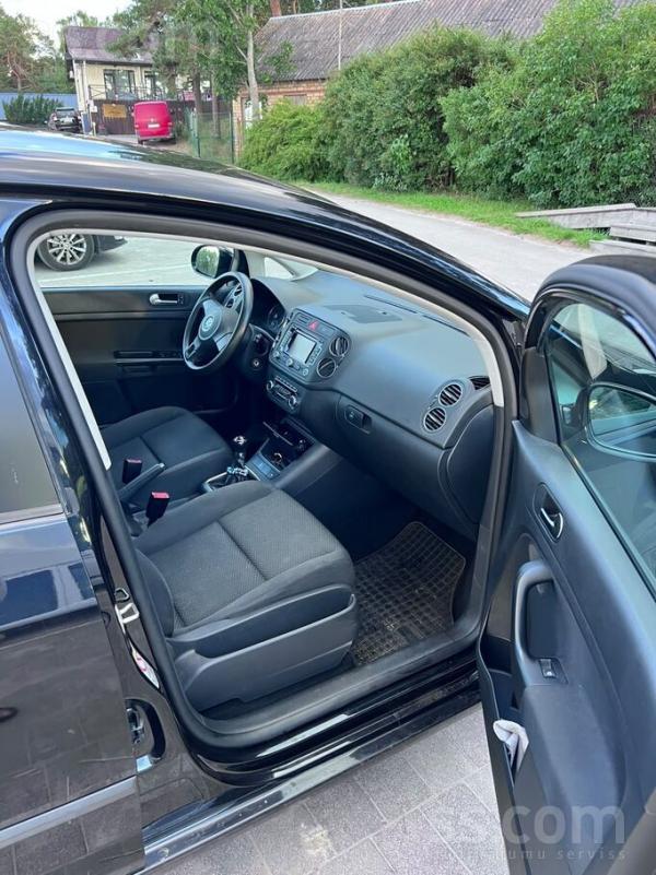Blue Volkswagen Golf Plus 2010 in Tukums, with an engine capacity of 1.60 L and mileage of 257 thousand km for 2700 €, photo 9 on AUTOMOTO.COM.LV