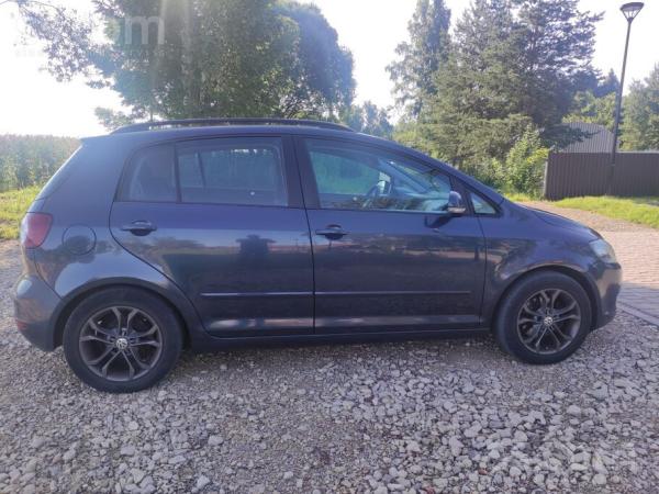 Zils Volkswagen Golf Plus 2010 Ludza, ar dzinēja tilpumu 1.60 L un nobraukumu 307 tūkst. km par 3650 €, foto 8 vietnē AUTOMOTO.COM.LV