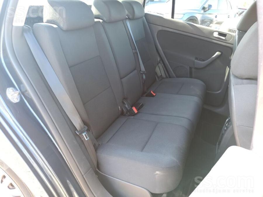 Zils Volkswagen Golf Plus 2010 Daugavpils, ar dzinēja tilpumu 1.60 L un nobraukumu 0 tūkst. km par 5650 €, foto 18 vietnē AUTOMOTO.COM.LV