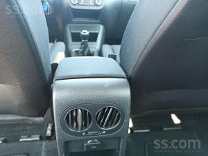 Zils Volkswagen Golf Plus 2010 Daugavpils, ar dzinēja tilpumu 1.60 L un nobraukumu 0 tūkst. km par 5650 €, foto 20 vietnē AUTOMOTO.COM.LV