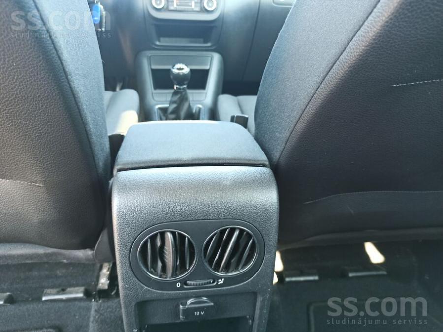Zils Volkswagen Golf Plus 2010 Daugavpils, ar dzinēja tilpumu 1.60 L un nobraukumu 0 tūkst. km par 5650 €, foto 20 vietnē AUTOMOTO.COM.LV