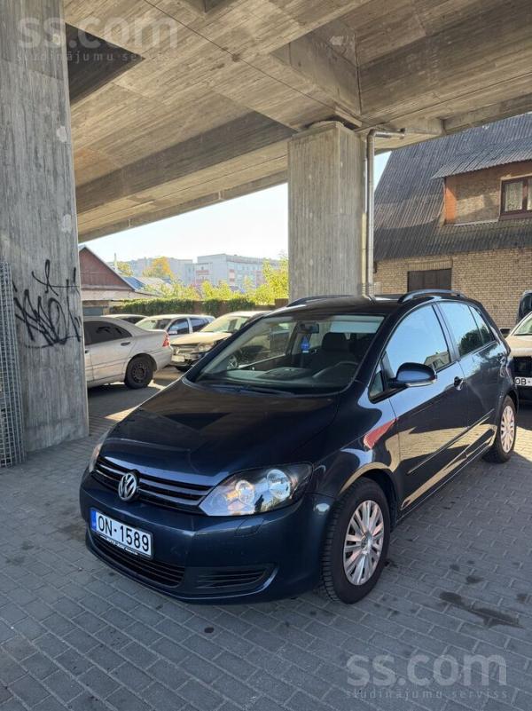 Blue Volkswagen Golf Plus 2010 in Daugavpils, with an engine capacity of 1.60 L and mileage of 190 thousand km for 5550 €, photo 3 on AUTOMOTO.COM.LV
