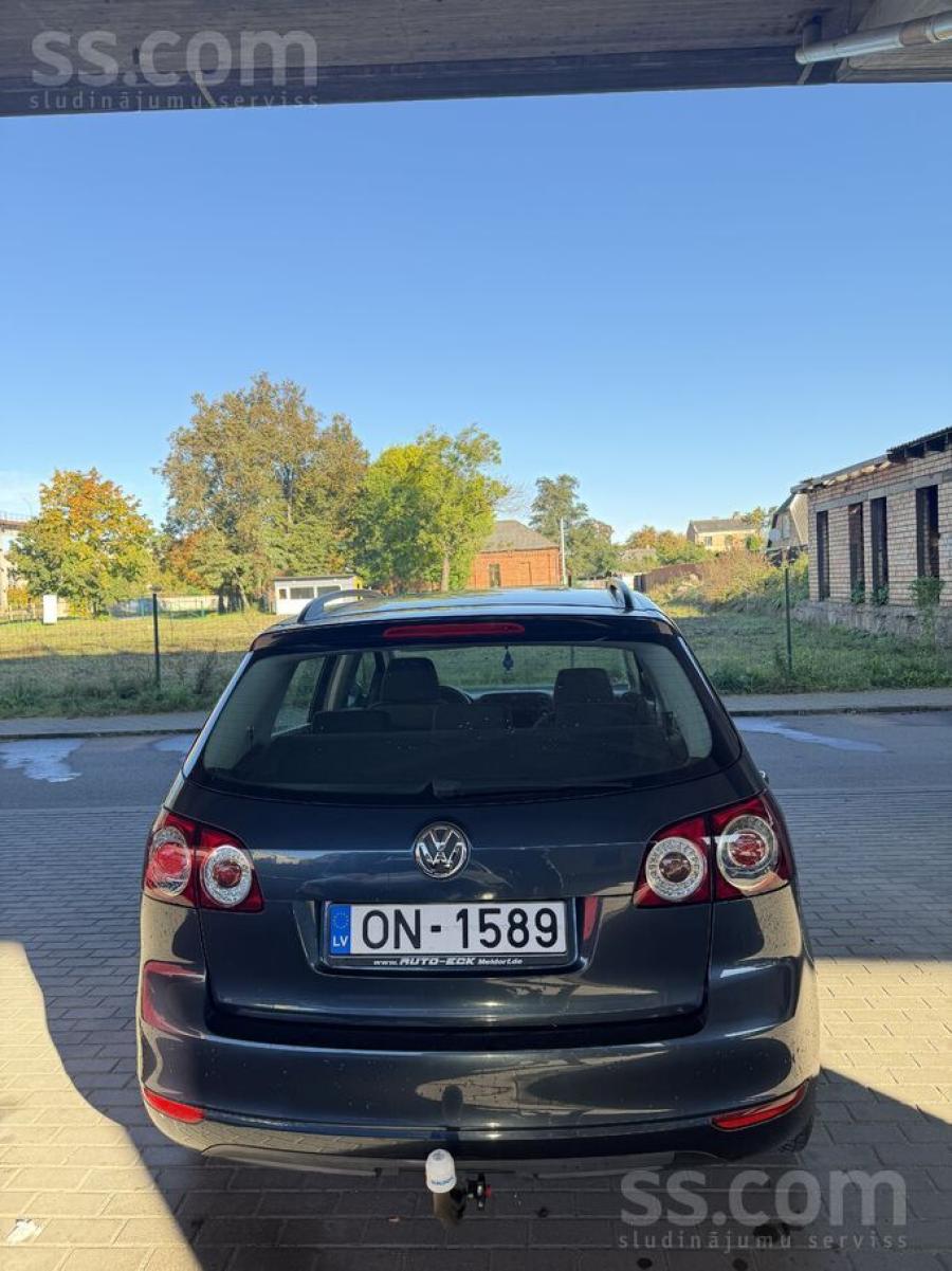 Zils Volkswagen Golf Plus 2010 Daugavpils, ar dzinēja tilpumu 1.60 L un nobraukumu 190 tūkst. km par 5550 €, foto 4 vietnē AUTOMOTO.COM.LV
