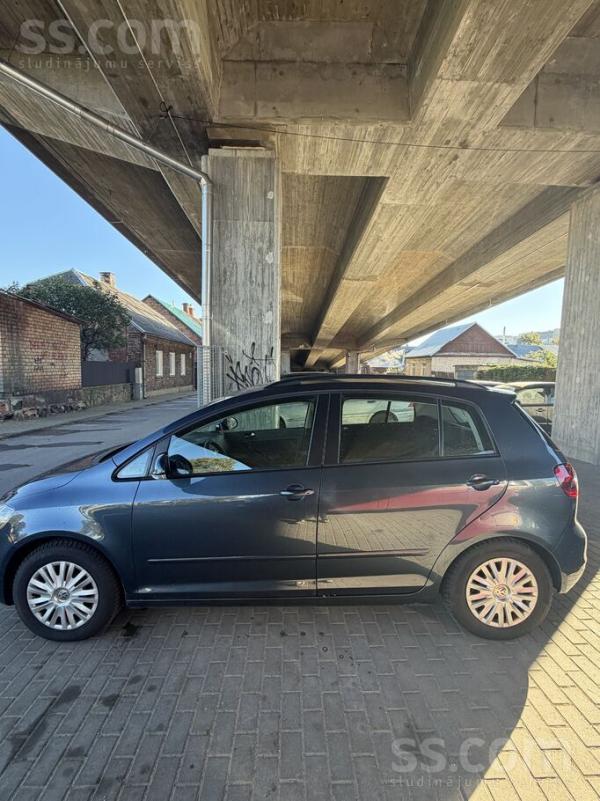 Blue Volkswagen Golf Plus 2010 in Daugavpils, with an engine capacity of 1.60 L and mileage of 190 thousand km for 5550 €, photo 6 on AUTOMOTO.COM.LV