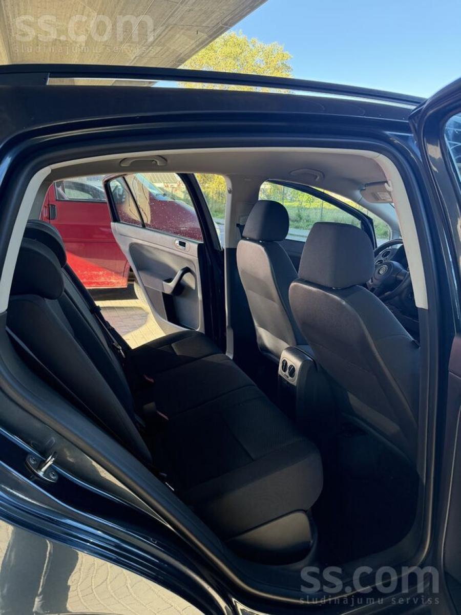 Zils Volkswagen Golf Plus 2010 Daugavpils, ar dzinēja tilpumu 1.60 L un nobraukumu 190 tūkst. km par 5550 €, foto 9 vietnē AUTOMOTO.COM.LV