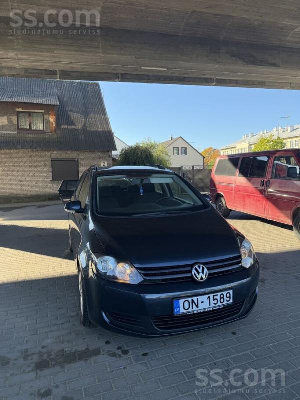 Zils Volkswagen Golf Plus 2010 Daugavpils, ar dzinēja tilpumu 1.60 L un nobraukumu 190 tūkst. km par 5250 €, foto 3 vietnē AUTOMOTO.COM.LV