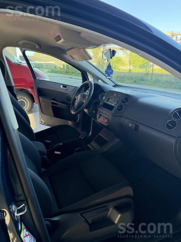 Zils Volkswagen Golf Plus 2010 Daugavpils, ar dzinēja tilpumu 1.60 L un nobraukumu 190 tūkst. km par 5250 €, foto 8 vietnē AUTOMOTO.COM.LV