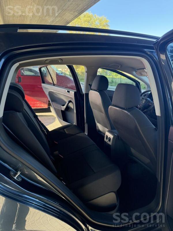 Zils Volkswagen Golf Plus 2010 Daugavpils, ar dzinēja tilpumu 1.60 L un nobraukumu 190 tūkst. km par 5250 €, foto 9 vietnē AUTOMOTO.COM.LV