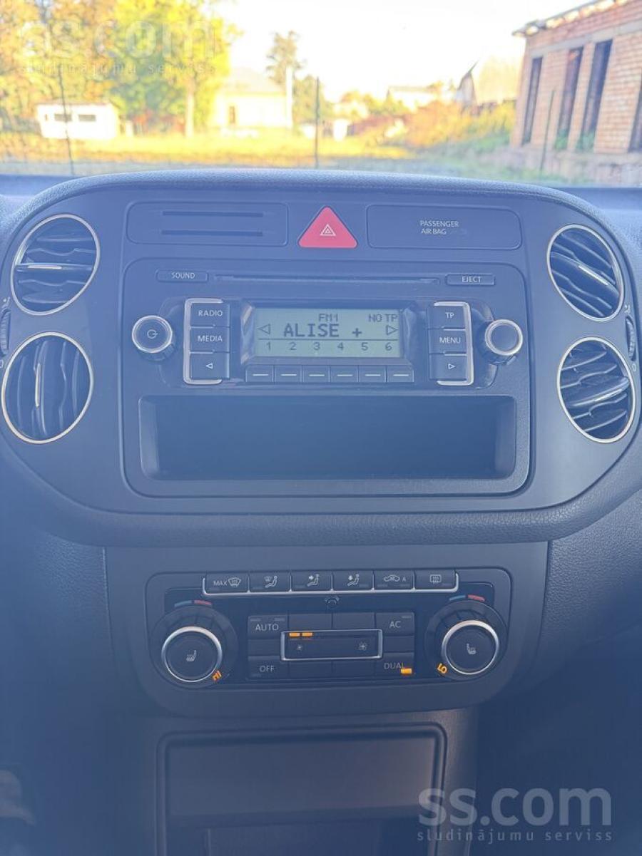 Zils Volkswagen Golf Plus 2010 Daugavpils, ar dzinēja tilpumu 1.60 L un nobraukumu 190 tūkst. km par 5250 €, foto 13 vietnē AUTOMOTO.COM.LV
