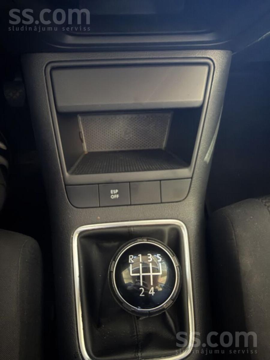 Zils Volkswagen Golf Plus 2010 Daugavpils, ar dzinēja tilpumu 1.60 L un nobraukumu 190 tūkst. km par 5250 €, foto 14 vietnē AUTOMOTO.COM.LV