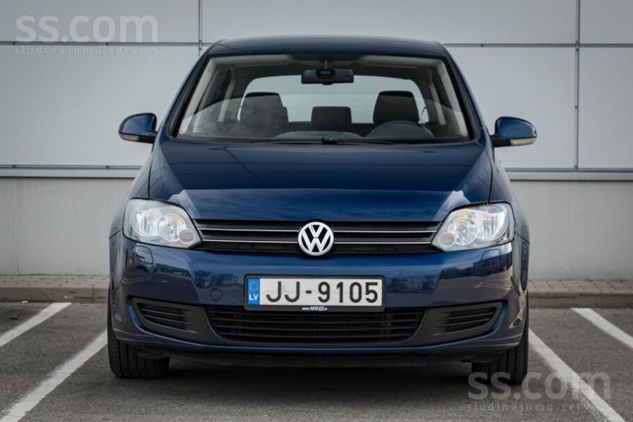 Blue Volkswagen Golf Plus 2011 in Riga, with an engine capacity of 1.60 L and mileage of 162 thousand km for 5500 €, photo 3 on AUTOMOTO.COM.LV