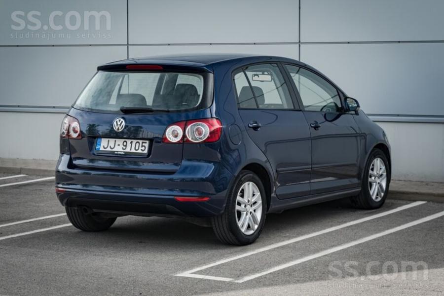 Blue Volkswagen Golf Plus 2011 in Riga, with an engine capacity of 1.60 L and mileage of 162 thousand km for 5500 €, photo 5 on AUTOMOTO.COM.LV