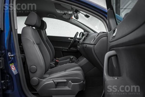 Blue Volkswagen Golf Plus 2011 in Riga, with an engine capacity of 1.60 L and mileage of 162 thousand km for 5500 €, photo 9 on AUTOMOTO.COM.LV