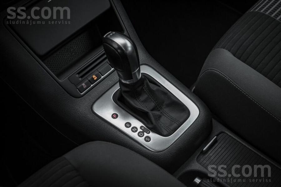 Blue Volkswagen Golf Plus 2011 in Riga, with an engine capacity of 1.60 L and mileage of 162 thousand km for 5500 €, photo 24 on AUTOMOTO.COM.LV
