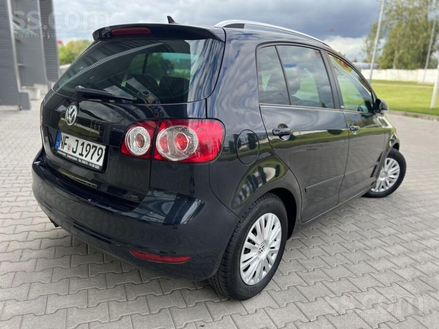 Blue Volkswagen Golf Plus 2011 in Jekabpils, with an engine capacity of 2.00 L and mileage of 218 thousand km for 6200 €, photo 3 on AUTOMOTO.COM.LV