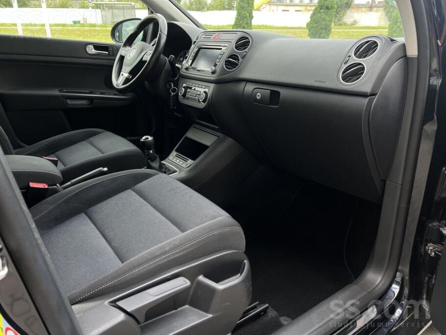 Blue Volkswagen Golf Plus 2011 in Jekabpils, with an engine capacity of 2.00 L and mileage of 218 thousand km for 6200 €, photo 17 on AUTOMOTO.COM.LV