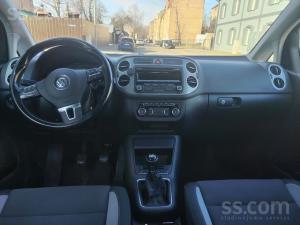 Blue Volkswagen Golf Plus 2013 in Riga, with an engine capacity of 1.60 L and mileage of 0 thousand km for 4700 €, photo 10 on AUTOMOTO.COM.LV