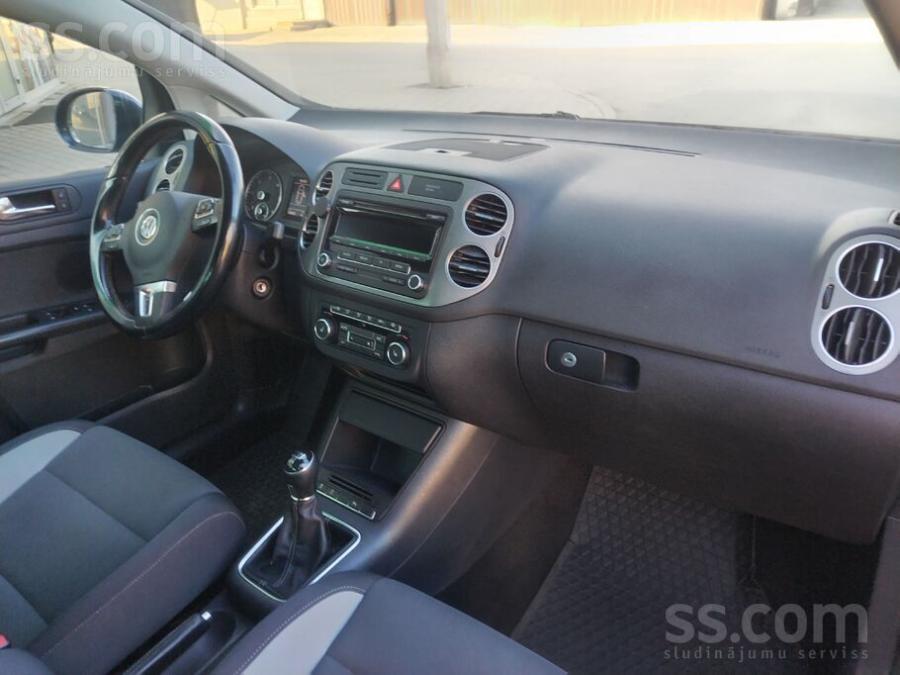 Blue Volkswagen Golf Plus 2013 in Riga, with an engine capacity of 1.60 L and mileage of 0 thousand km for 4700 €, photo 12 on AUTOMOTO.COM.LV