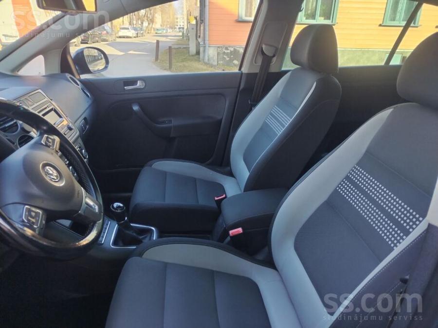 Blue Volkswagen Golf Plus 2013 in Riga, with an engine capacity of 1.60 L and mileage of 0 thousand km for 4700 €, photo 13 on AUTOMOTO.COM.LV