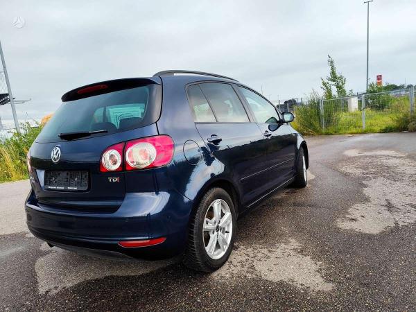 Blue Volkswagen Golf Plus 2013 in Marijampole, with an engine capacity of 1.60 L and mileage of 213 thousand km for 4200 €, photo 2 on AUTOMOTO.COM.LV