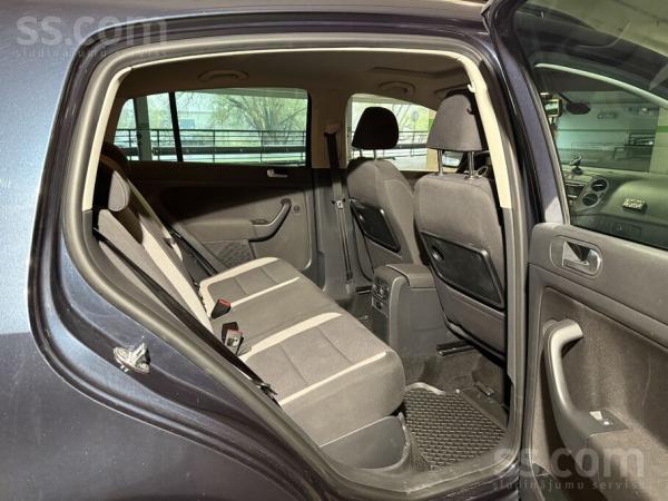 Zils Volkswagen Golf Plus 2013 Rīga, ar dzinēja tilpumu 1.60 L un nobraukumu 155 tūkst. km par 6900 €, foto 10 vietnē AUTOMOTO.COM.LV