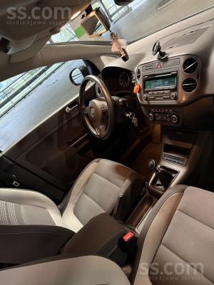 Zils Volkswagen Golf Plus 2013 Rīga, ar dzinēja tilpumu 1.60 L un nobraukumu 155 tūkst. km par 6900 €, foto 12 vietnē AUTOMOTO.COM.LV