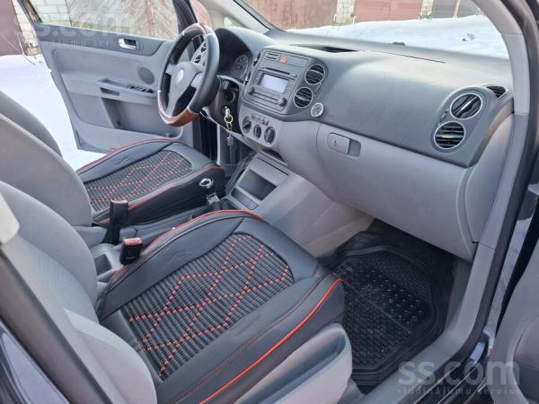 Zils Volkswagen Golf Plus 2005 Liepāja, ar dzinēja tilpumu 1.40 L un nobraukumu 235 tūkst. km par 3100 €, foto 9 vietnē AUTOMOTO.COM.LV