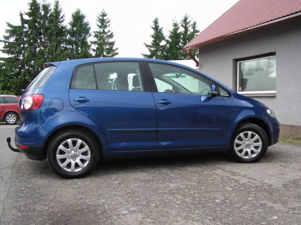 Blue Volkswagen Golf Plus 2005 in Sigulda, with an engine capacity of 1.90 L and mileage of 302 thousand km for 3950 €, photo 3 on AUTOMOTO.COM.LV