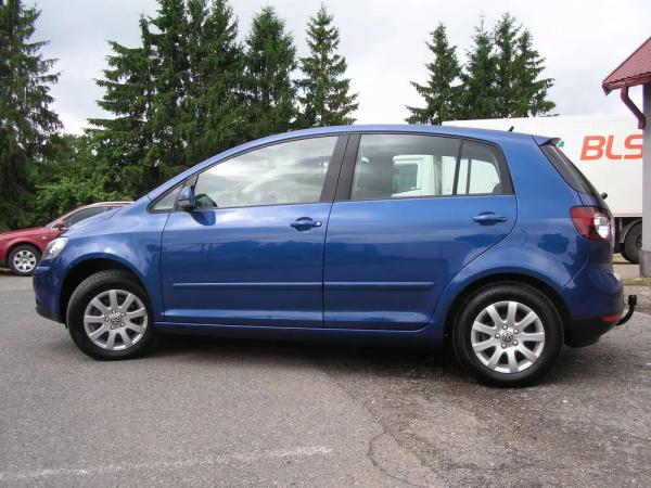 Blue Volkswagen Golf Plus 2005 in Sigulda, with an engine capacity of 1.90 L and mileage of 302 thousand km for 3950 €, photo 4 on AUTOMOTO.COM.LV