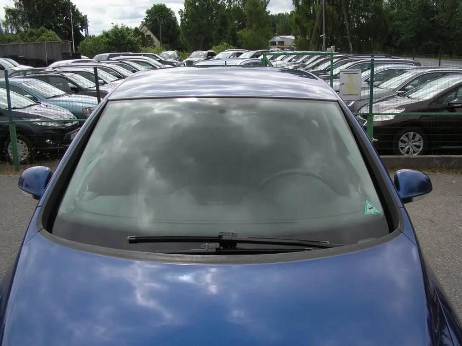 Zils Volkswagen Golf Plus 2005 Sigulda, ar dzinēja tilpumu 1.90 L un nobraukumu 302 tūkst. km par 3950 €, foto 13 vietnē AUTOMOTO.COM.LV