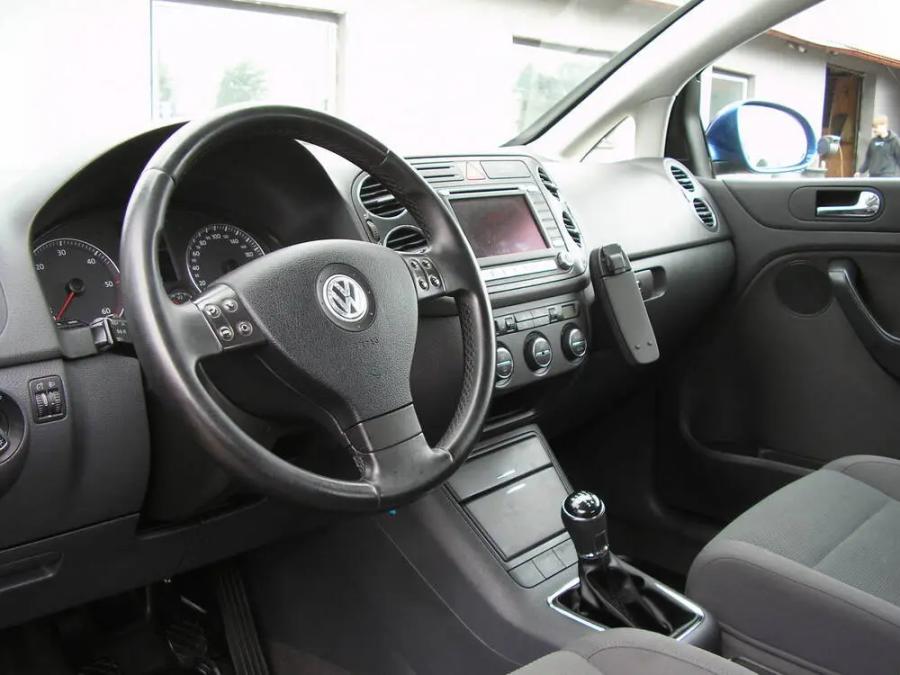 Zils Volkswagen Golf Plus 2005 Sigulda, ar dzinēja tilpumu 1.90 L un nobraukumu 302 tūkst. km par 3950 €, foto 17 vietnē AUTOMOTO.COM.LV