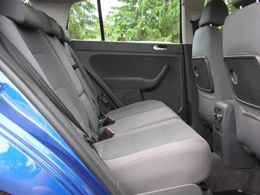 Zils Volkswagen Golf Plus 2005 Sigulda, ar dzinēja tilpumu 1.90 L un nobraukumu 302 tūkst. km par 3950 €, foto 22 vietnē AUTOMOTO.COM.LV