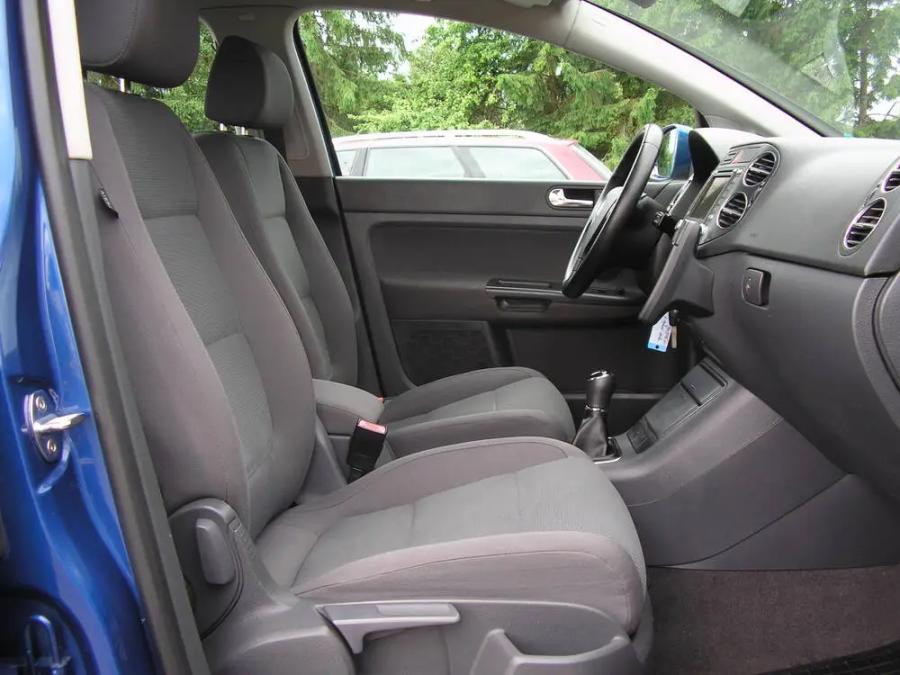 Zils Volkswagen Golf Plus 2005 Sigulda, ar dzinēja tilpumu 1.90 L un nobraukumu 302 tūkst. km par 3950 €, foto 25 vietnē AUTOMOTO.COM.LV